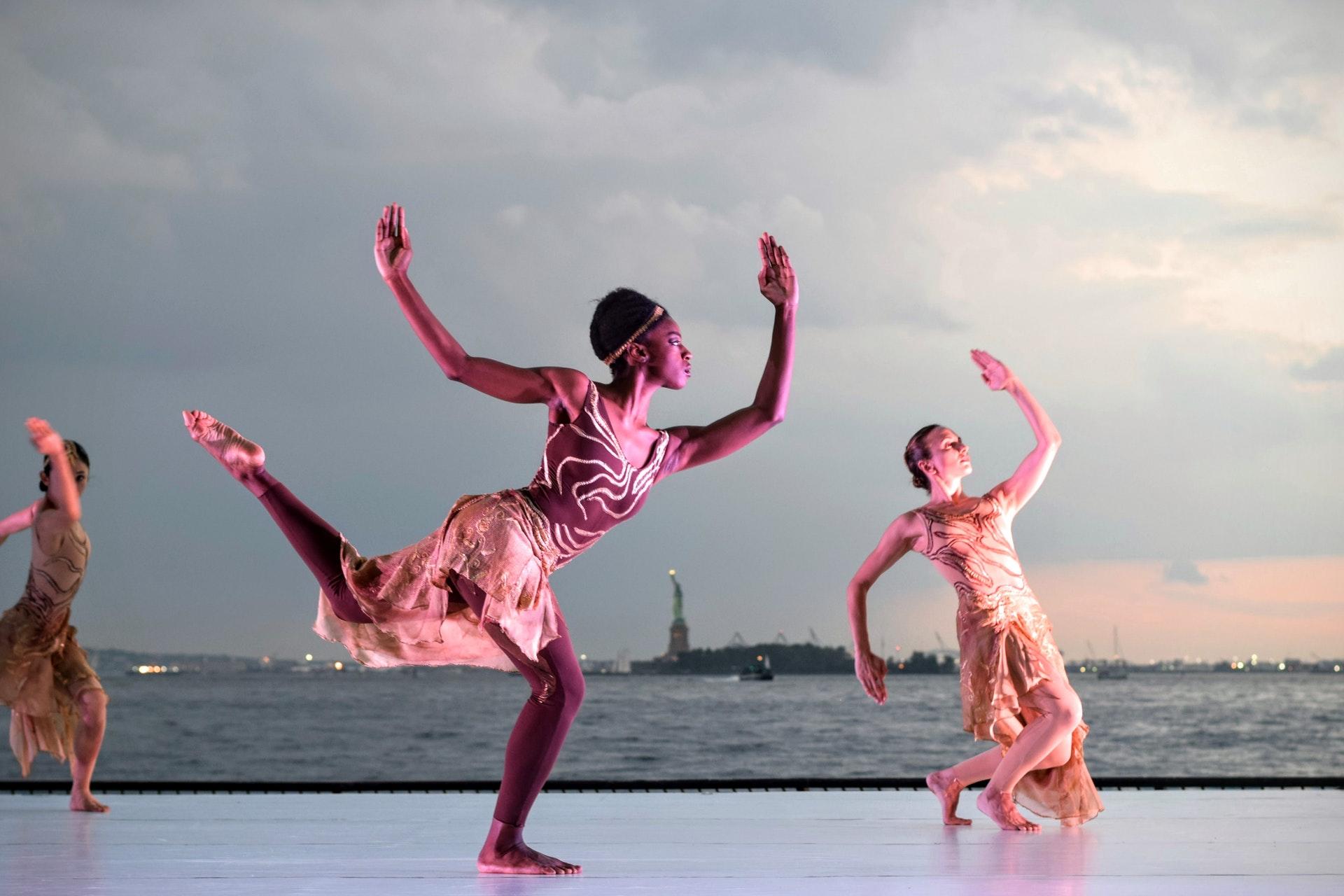 What qualifications do you need to become a choreographer?